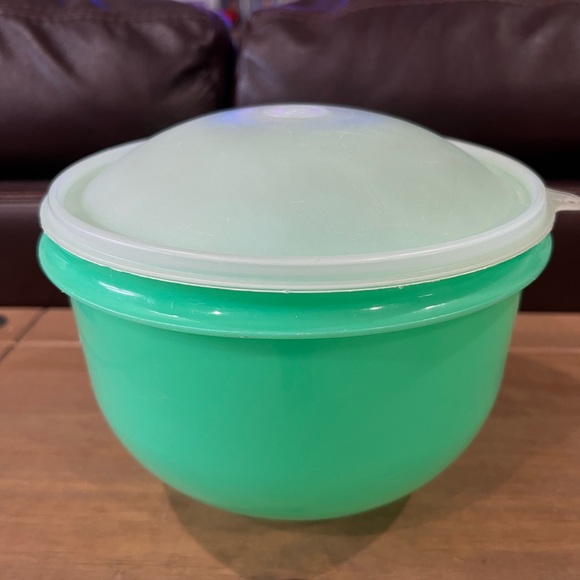 Tupperware | Kitchen | Tupperware Lettuce Crisper In Jadeite Green ...